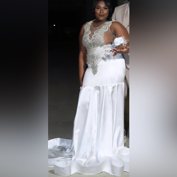 Dresses | Selling My Prom Dress Worn Only 2 Hours Willing Too Negotiate ...